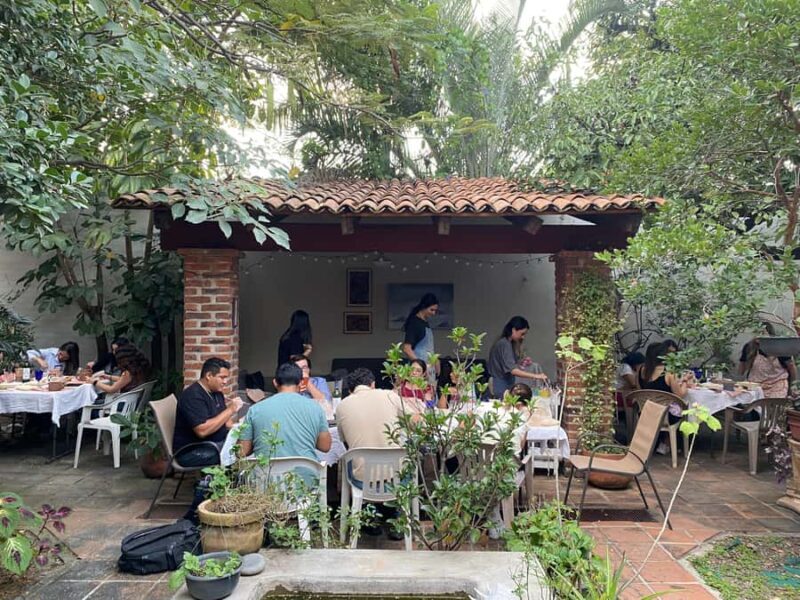 Guadalajara: Creative Ceramic Experience with Pizza and Wine - Key Points