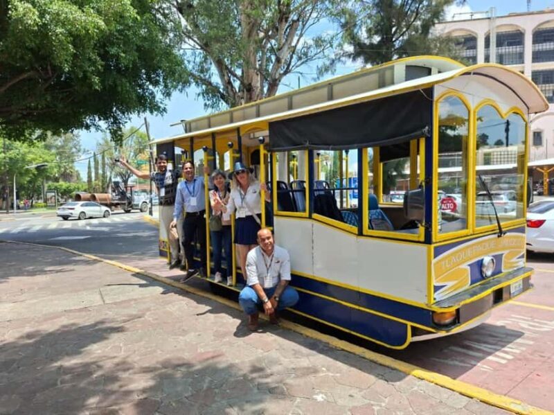 Guadalajara:Tlaquepaque Tramway Tour +Tile Painting & Drinks - The Tile Painting Activity at Azulejos Talavera Cantú