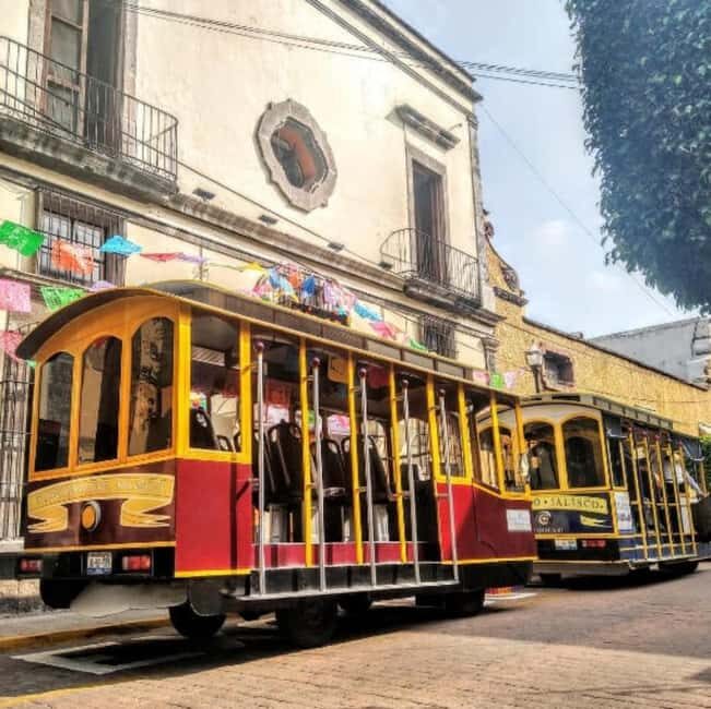 Guadalajara:Tlaquepaque Tramway Tour +Tile Painting & Drinks - Sweets and Refreshing Drinks