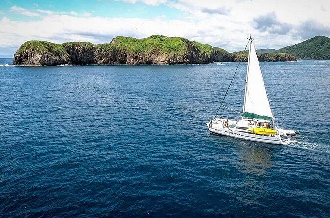 Guanacaste Snorkel and Sunset Cruise - Food, drinks, and onboard amenities
