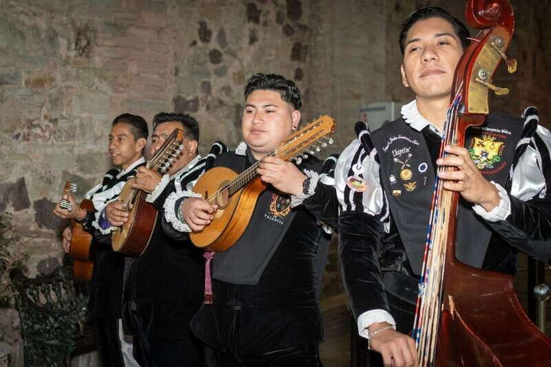 Guanajuato: Night Walk with the Estudiantina - Key Points