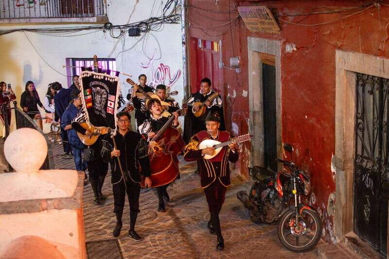 Guanajuato: Night Walk with the Estudiantina - An In-Depth Look at the Guanajuato Night Walk with Estudiantina