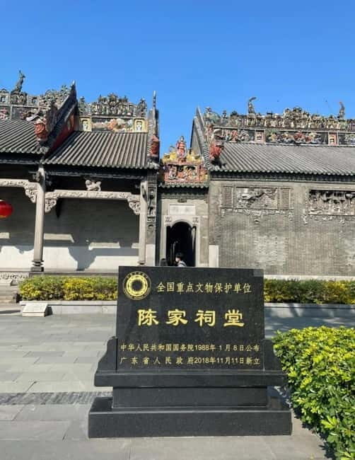 Guangzhou: Ancestral Hall Tour with Local Street Food Walk - Discovering Guangzhou’s Heritage and Flavors with a Guided Tour