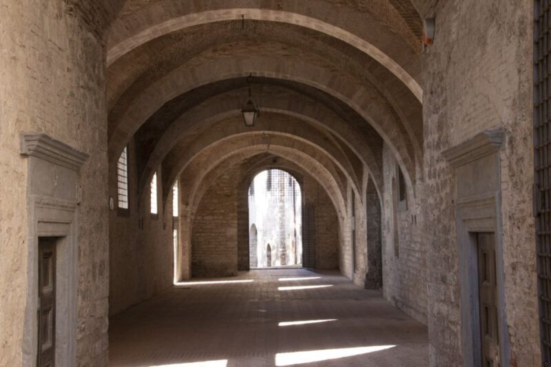 Gubbio: Old Town Guided Walking Tour with Piazza Grande - The Experience on the Ground