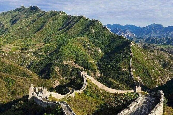 Gubei Water Town and Simatai Great Wall with Transfer - Who Should Consider This Tour?