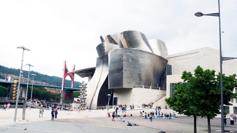 Guggenheim: Art explained by artists - Key Points