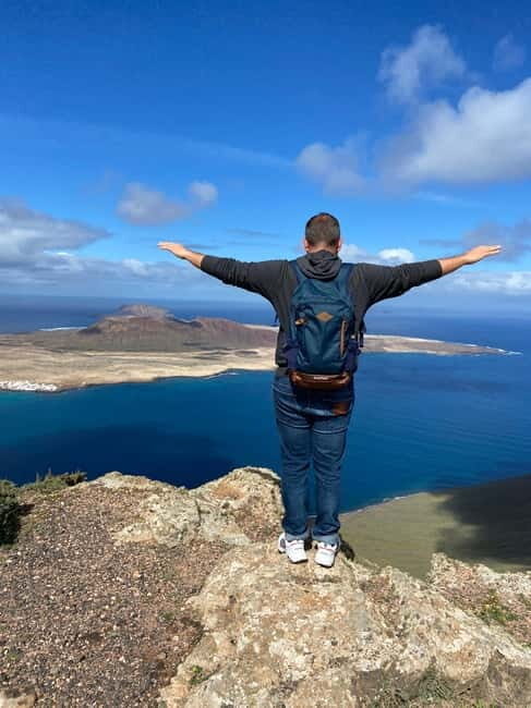 Guided and private excursion of the island of Lanzarote - Exploring Lanzarote: A Guided Private Tour for Curious Travelers