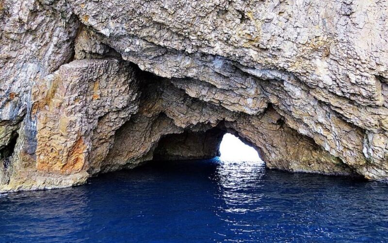 Guided Boat Tour to Medes Islands & Roca Foradada with Swim - Overview of the Experience