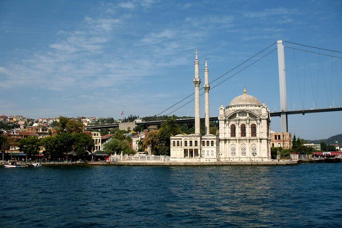 Guided Bosphorus & Black Sea Cruise with Stopover Asia and Lunch - A Closer Look at the Experience