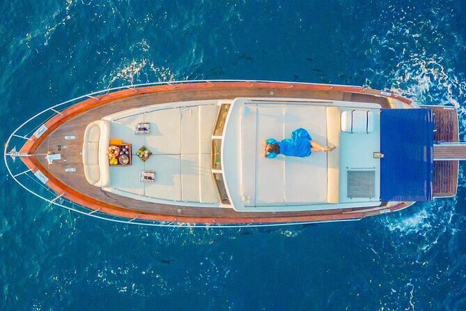 Guided day by boat to the Secrets of the Island of Capri - FAQ