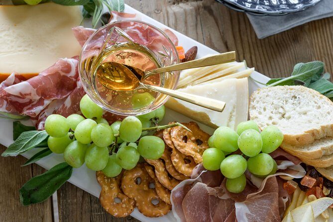 Guided Healdsburg Wine Country Bike and Wine Tasting Tour with lunch - The Role of the Guides