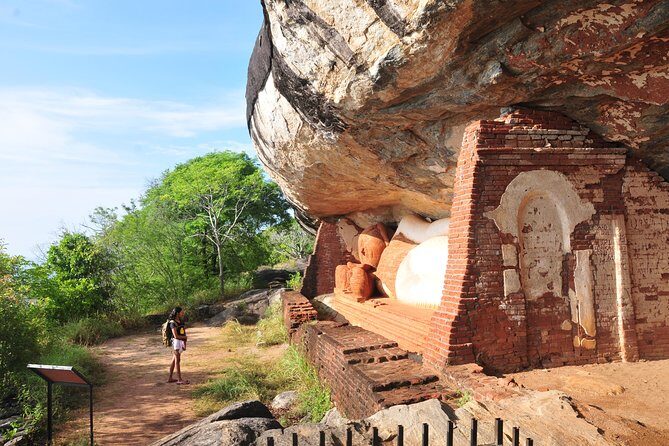 Guided Hike & Picnic with an Amazing View on Pidurangala Rock - The Value of This Tour