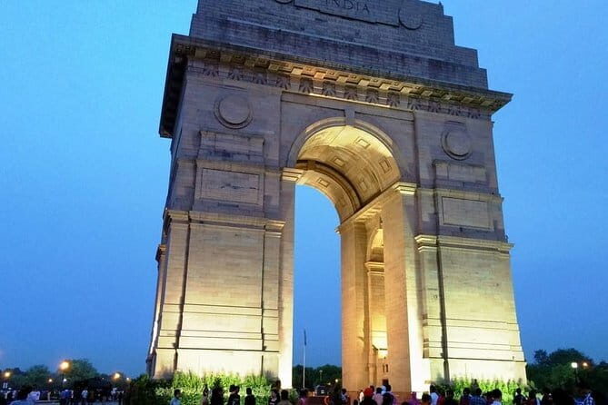 Guided Old & New Delhi Tour With Akshardham Temple - Lunch and Final Stops: Qutub Minar