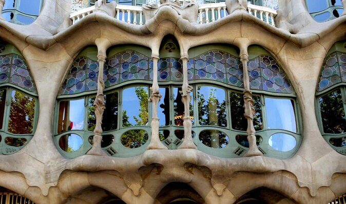 Guided private morning tour of La Pedrera with Casa Batlló ticket - Why Travelers Love This Experience