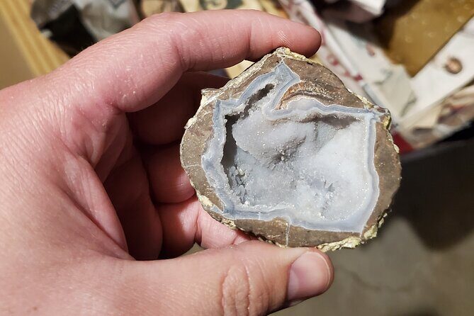 Guided Rock Collecting Tour with a Geologist near Salt Lake City - Exploring the Dugway Geode Beds