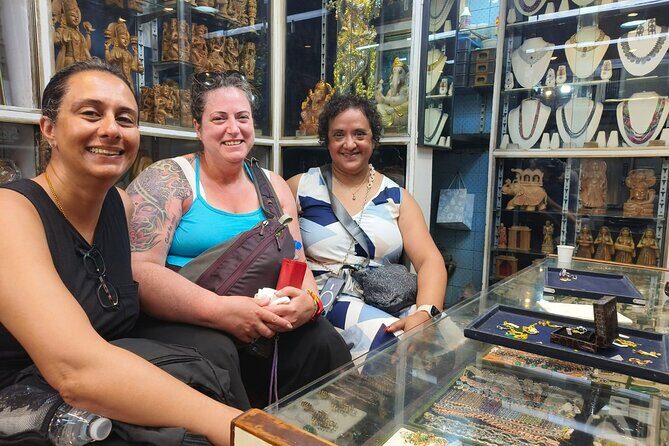 Guided Shopping Tour In Mumbai - Key Points