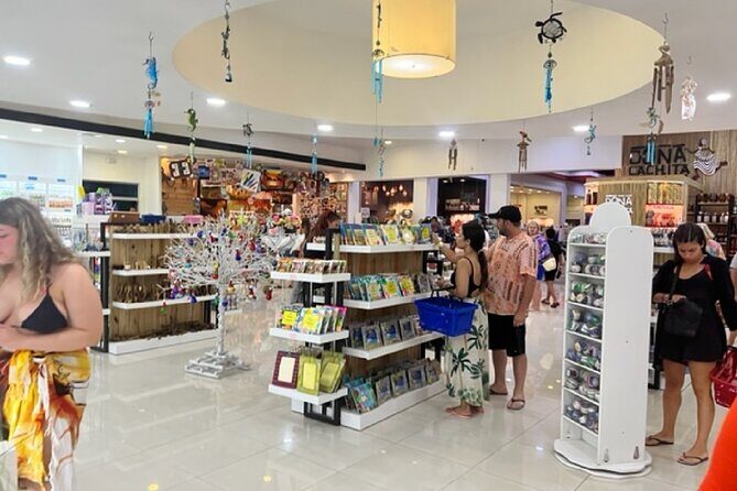 Guided Shopping Tour to Bella Mare Store (Cigars, Chocolate, Rum and Souvenirs) - Is This Tour Right for You?