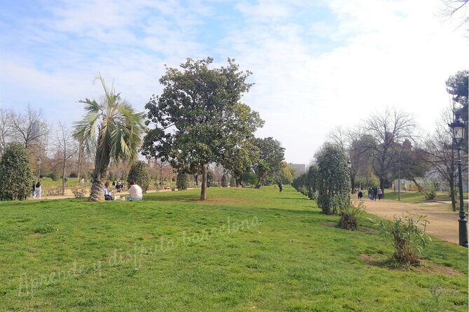 Guided Tour Ciutadella Park Nature, Triumphal Arch and Gaudí in Barcelona. - Exploring the Heart of Barcelona: The Itinerary and What to Expect