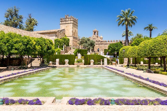 Guided tour: discover the 2 great monuments in Córdoba: Mezquita and Alcázar. - Key Points