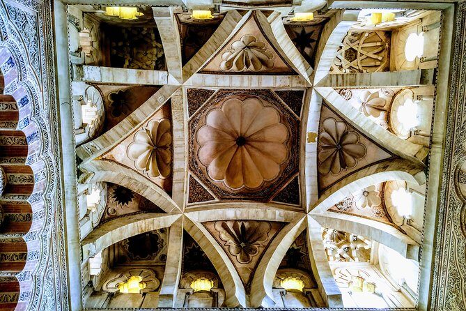 Guided tour: discover the 2 great monuments in Córdoba: Mezquita and Alcázar. - The Sum Up