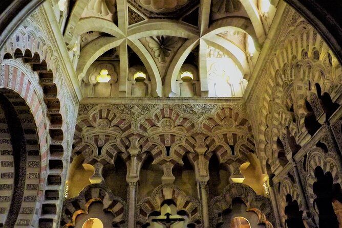 Guided tour: discover the 2 great monuments in Córdoba: Mezquita and Alcázar. - FAQ