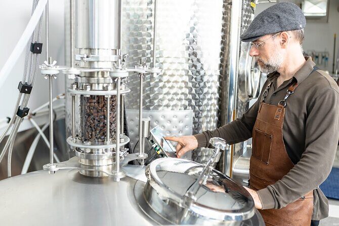 Guided tour « from the bee to the bottle » with tasting - English - The Practical Side: Logistics and Value