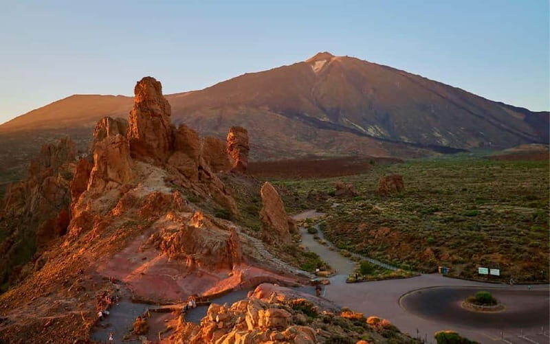 Guided tour guide through Roques de Garcia - Teide National Park - Exploring the Wonders of Teide National Park on Foot