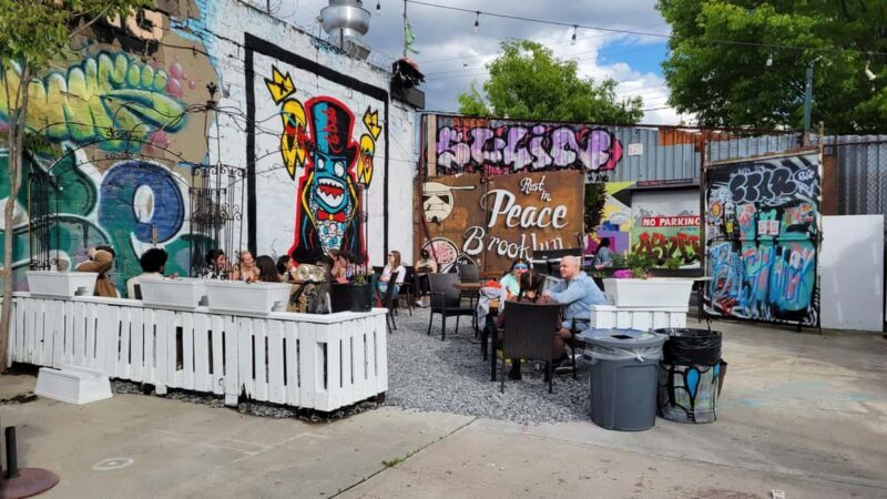 Guided tour in French of Brooklyn Bushwick and Williamsburg - From Bushwick to Williamsburg: A Neighborhood Shift