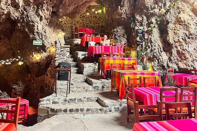 Guided Tour in Pyramids + Transportation + Breakfast in Cueva - FAQs