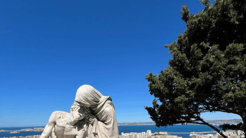Guided tour in the heart of Marseille! - A Thrilling 4.5 Hours in Marseille