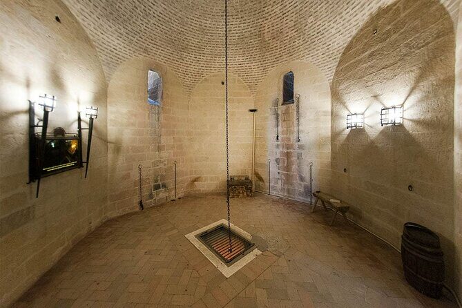 Guided tour of Almodovar Castle, entrance fee included - FAQ