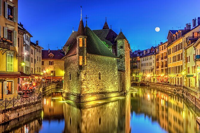 Guided tour of Annecy + Fondue cruise on the lake from Lyon - An Introduction to the Experience