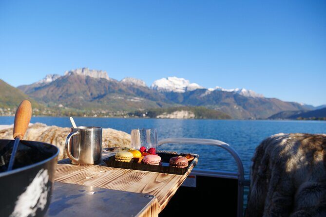 Guided tour of Annecy + Fondue cruise on the lake from Lyon - FAQ