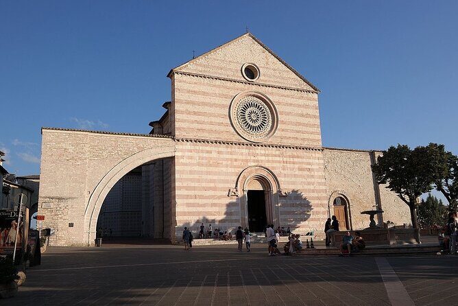 Guided Tour of Assisi. Francesco, Chiara and Carlo Acutis - What’s Included and What’s Not