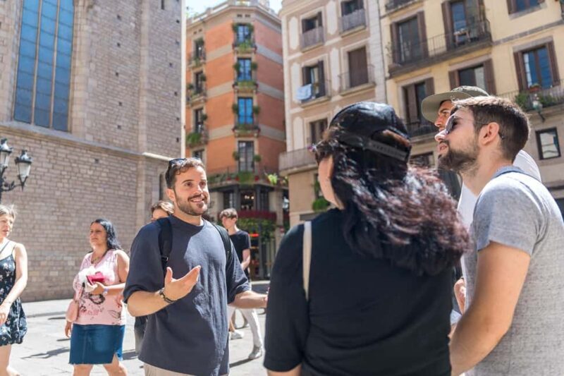 Guided tour of Barcelona in French (Old Town & Instagram spots) - A Tour That Combines History, Culture, and Instagram Moments