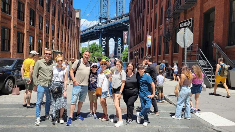 Guided tour of Brooklyn Williamsburg and Dumbo in French - A Closer Look at the Tour Experience