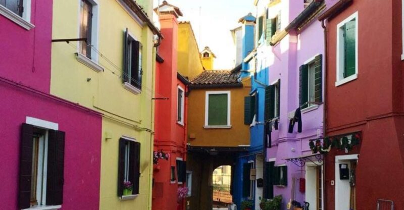 Guided Tour of Burano Island - An In-Depth Look at the Tour Experience