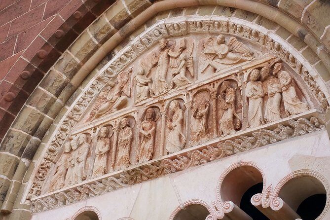 Guided tour of Collonges la Rouge - Key Points