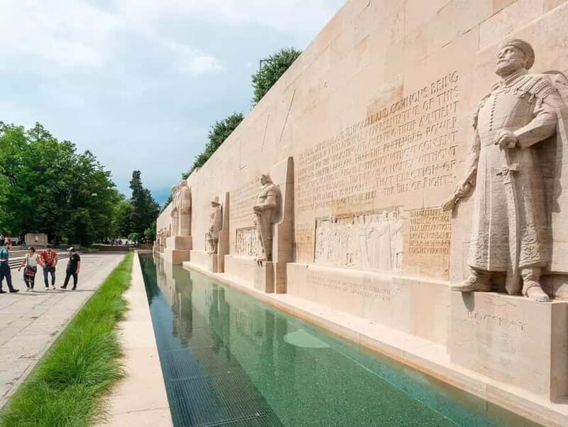 Guided tour of Geneva: Discovering the city's hidden gems - Exploring Geneva on Foot: What You Can Expect