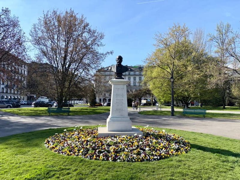 Guided tour of Geneva: Discovering the city's hidden gems - Authentic Experiences and Authenticity