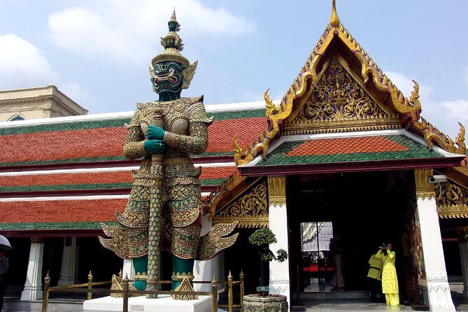 Guided Tour of Grand Palace & Emerald Buddha Temple in Bangkok - The Experience: Authentic Moments and Practical Tips