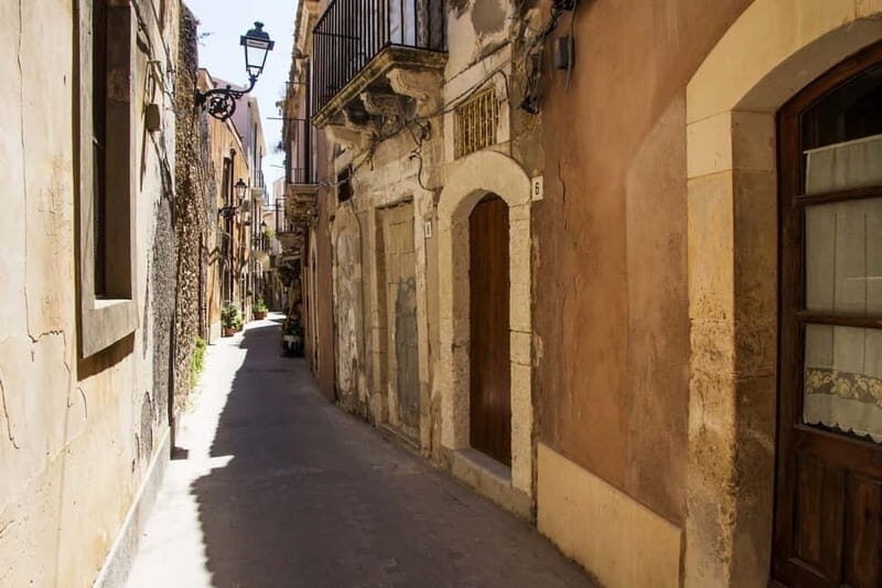 Guided tour of Ortigia with Fish Street Food at the market - A Closer Look at the Tour Experience