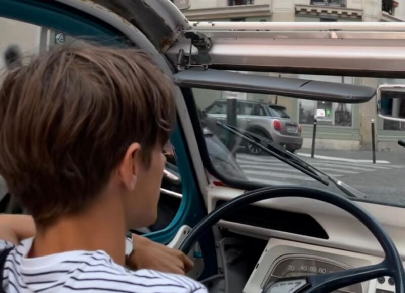 Guided Tour of Paris in Citroën 2CV - Analyzing the Value for Money