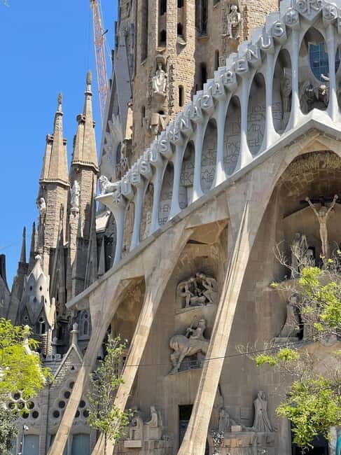 Guided Tour of Sagrada Familia - Gaudi's dream - Exploring the Itinerary: What the Tour Includes
