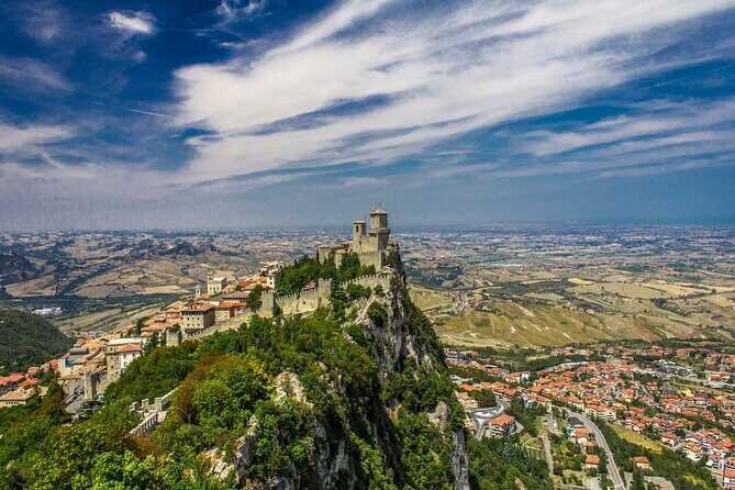 Guided Tour of San Marino at Sunset with aperitif included - An In-Depth Look at the Sunset Tour of San Marino