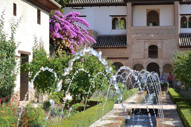 Guided tour of the Alhambra: Generalife and its gardens - Key Points