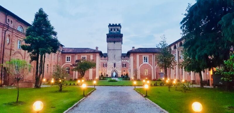 Guided tour of the Castle of Chignolo Po - An In-Depth Look at the Castle of Chignolo Po Tour