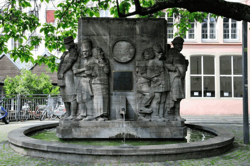 Guided tour of the historic center of Colonia - Insights from Reviews
