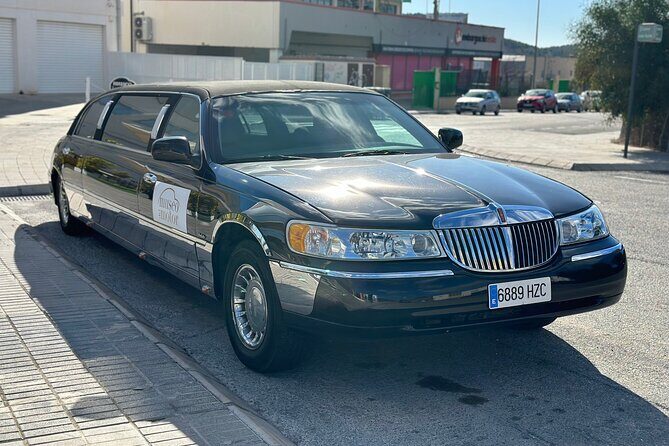 Guided tour of the Motor Museum with limousine transportation - Key Points