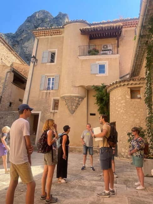 Guided tour of the old town of Moustiers Sainte Marie - An engaging introduction to Moustiers Sainte Marie